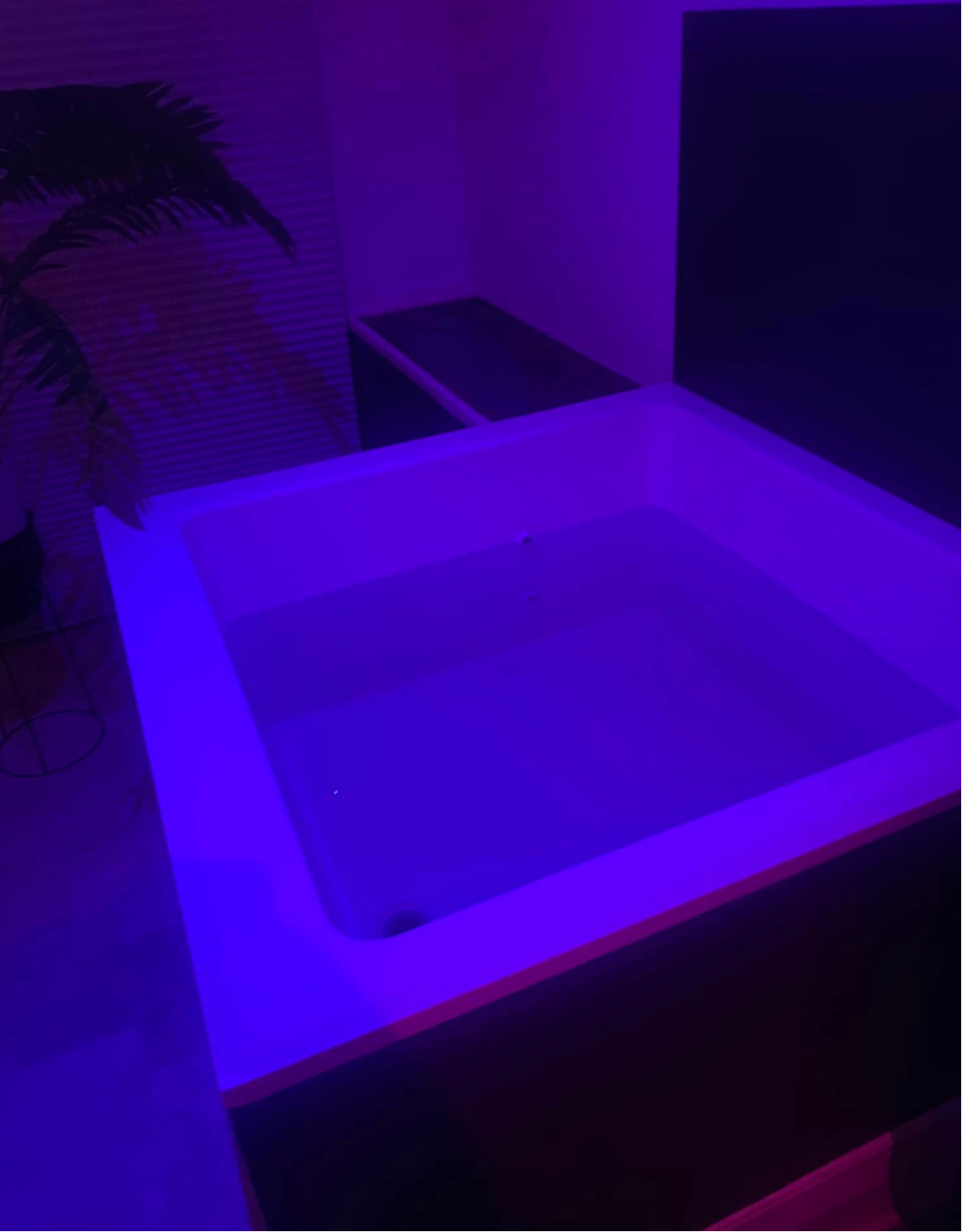 Private Float, Fire & Ice room - Plum Competitions