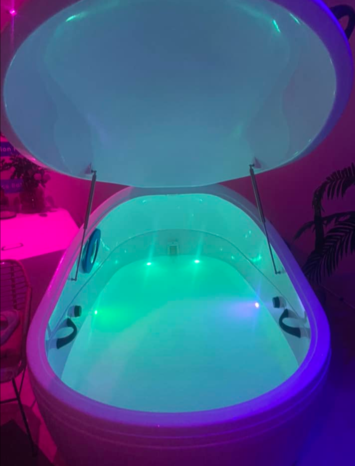 Private Float, Fire & Ice room - Plum Competitions